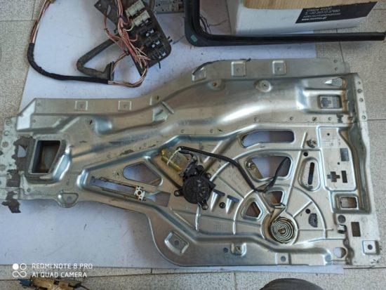 ΓΡΥΛΟΣ ΠΑΡΑΘΥΡΟΥ ΔΕΞΙΑ ΚΟΜΠΛΕ ΓΝΗΣΙΟΣ ΓΙΑ MAN TGA/TGS/TGX – KIORSAVVAS